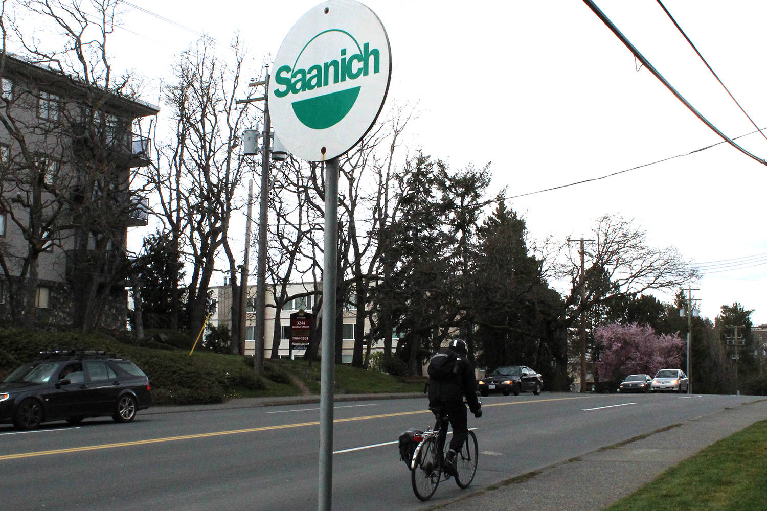 Lack of ‘ride-thrus’ in Saanich a missed opportunity, as ‘cyclists run ...